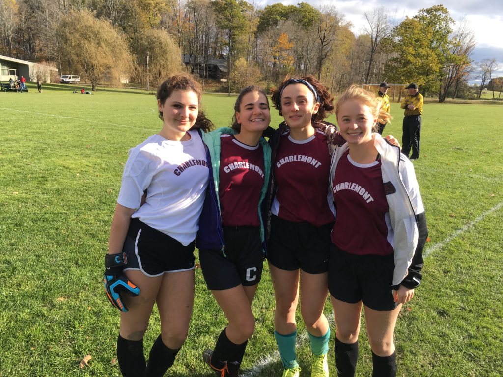 Girls Varsity Soccer Team Wins 2018 RVAL Sportsmanship Award